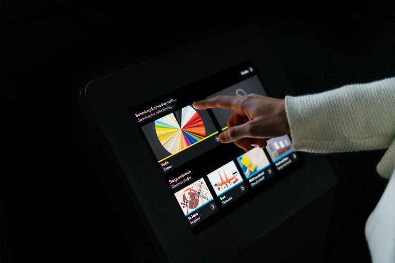 5+1 Fragen for Jana Sgibnev und Eugenia Sinatti about the Bauhaus ...